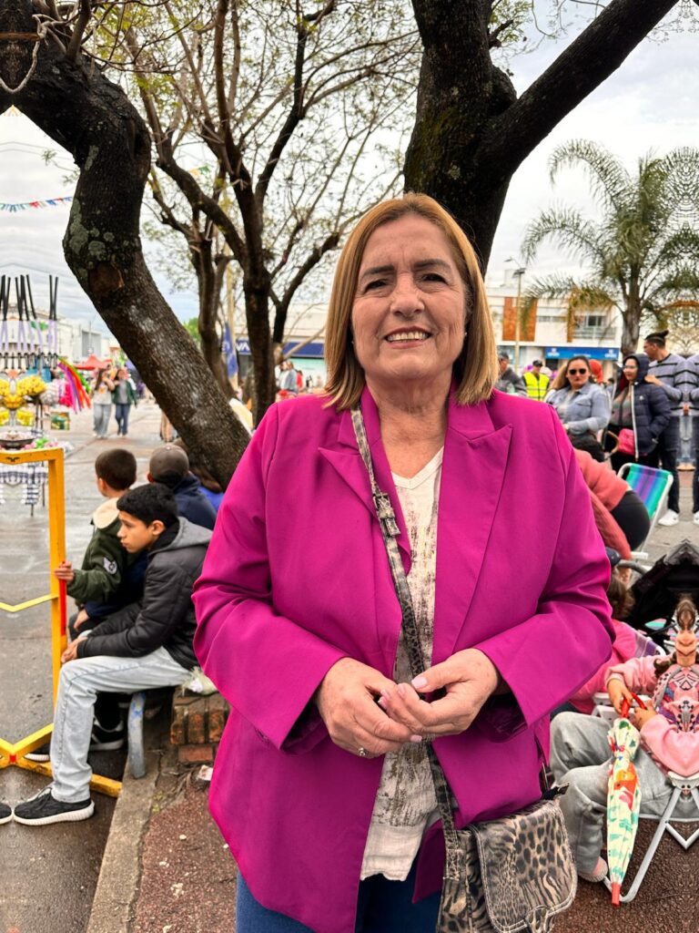Diputada María Fajardo en la Fiesta de la Primavera de Dolores ...