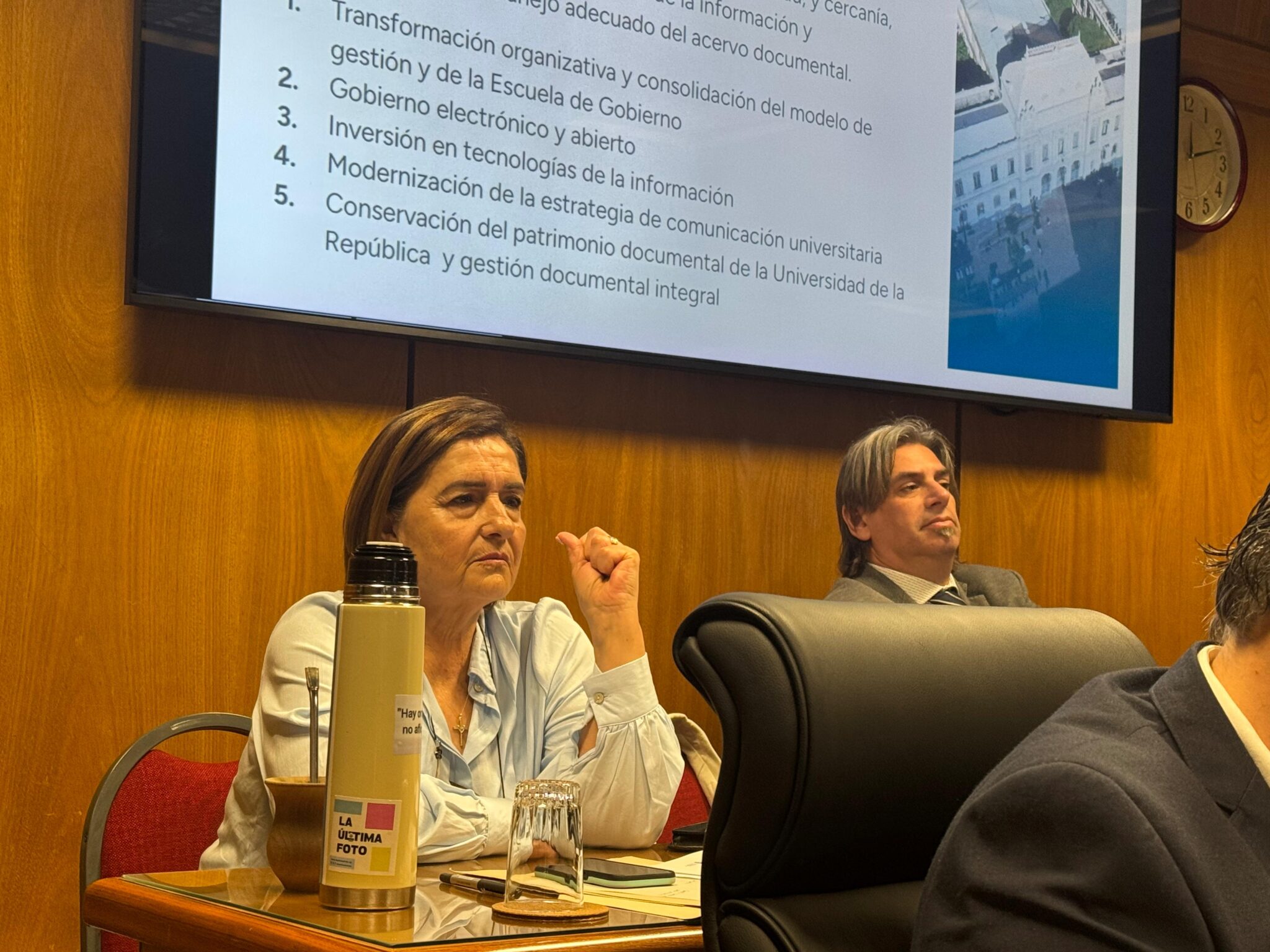 Diputada María Fajardo: "El Parlamento levantó la mano en favor de la ...
